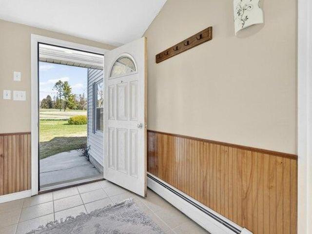 house with 4 bedroom, Gorham ME DS102029478