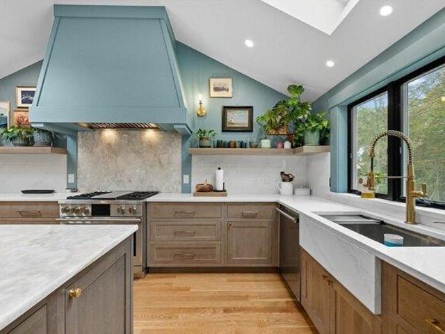 house with 4 bedroom, Gloucester MA DLS102445378
