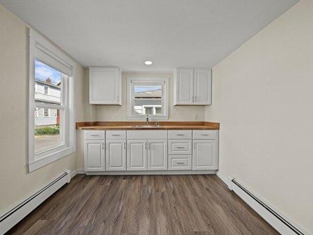 house with 4 bedroom, Gloucester MA ES104869765