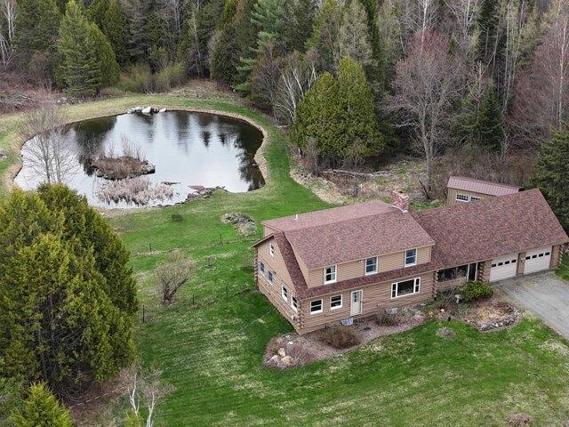 house with 4 bedroom, Glover VT DS103622575