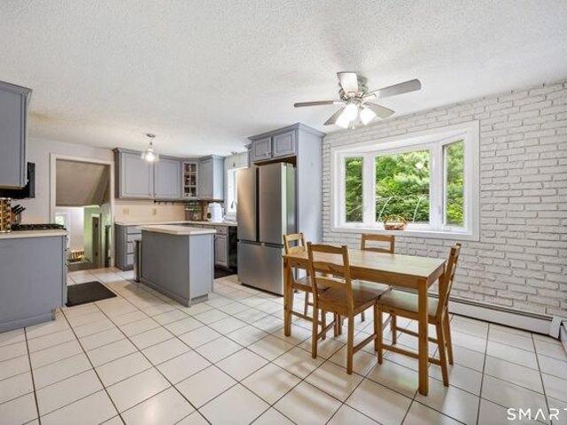 house with 4 bedroom, Glastonbury CT DS104233137