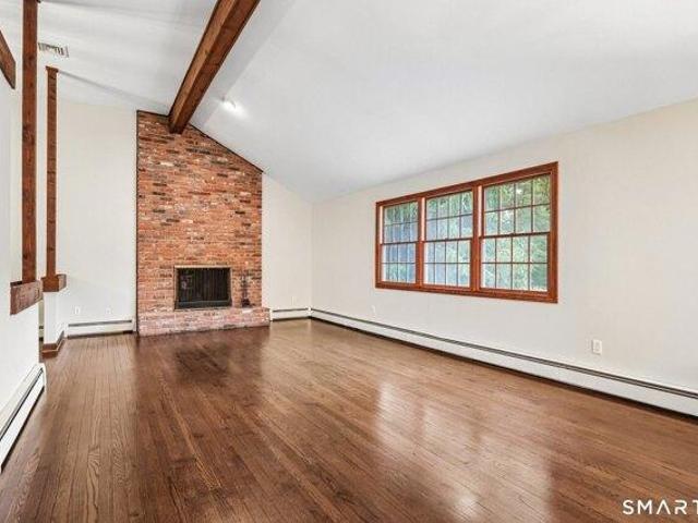 house with 4 bedroom, Glastonbury CT ES104238149