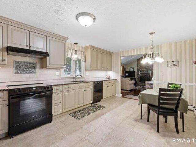 house with 4 bedroom, Glastonbury CT ES104920401