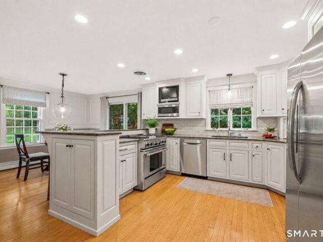 house with 4 bedroom, Glastonbury CT ES104921906