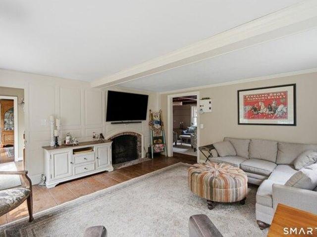 house with 4 bedroom, Glastonbury CT ES105175463