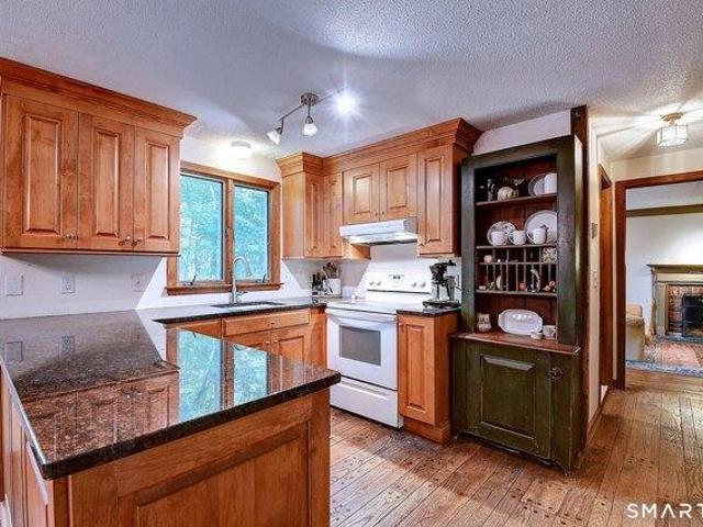 house with 4 bedroom, Glastonbury CT ES105107109