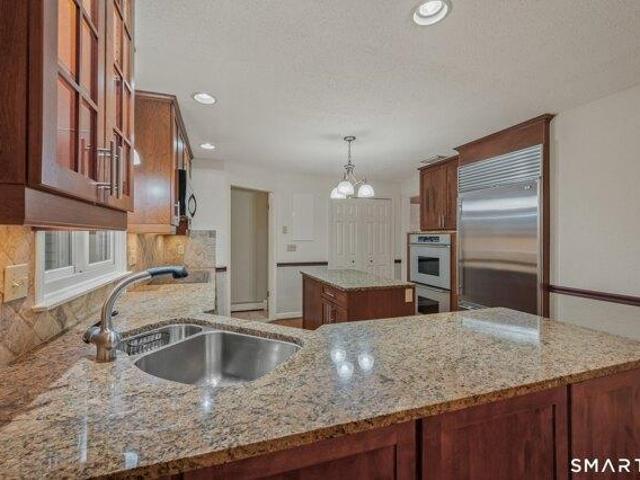 house with 4 bedroom, Glastonbury CT ES105107350
