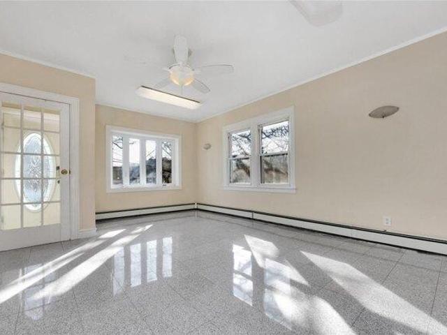 house with 4 bedroom, Glen Oaks NY DLS102565372