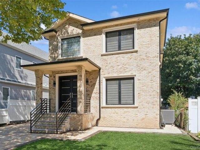 house with 4 bedroom, Glen Oaks NY DS101801782