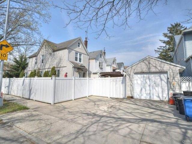 house with 4 bedroom, Glendale NY DLS101801896