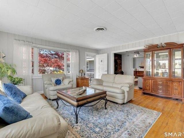 house with 4 bedroom, Groton CT DS103158356