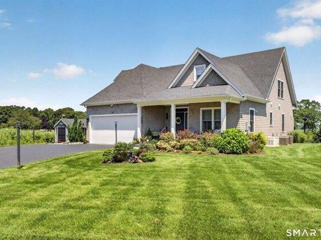 house with 4 bedroom, Groton CT ES105174501