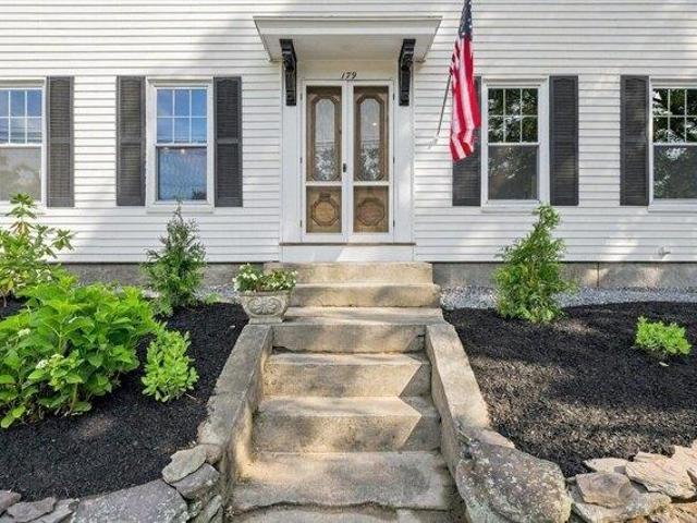 house with 4 bedroom, Groveland MA DS104043096