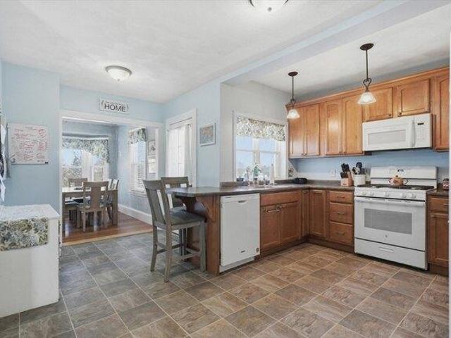 house with 4 bedroom, Groveland MA ES103038129