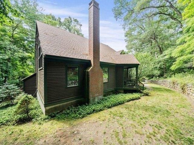 house with 4 bedroom, Groveland MA ES105115005