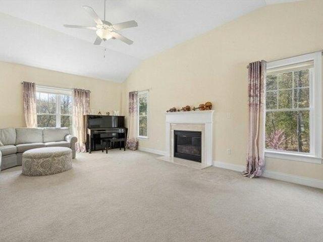 house with 4 bedroom, Grafton MA DLS102827009