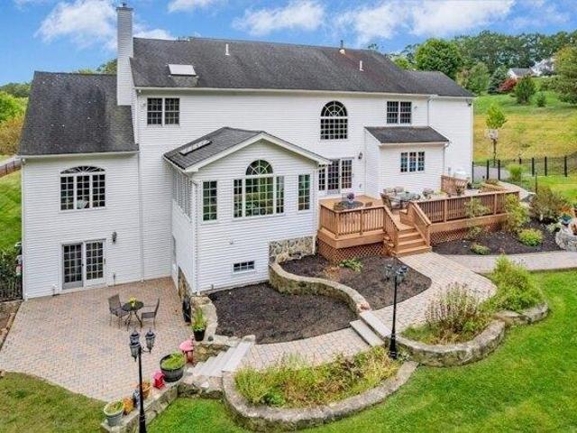 house with 4 bedroom, Grafton MA DS102961642