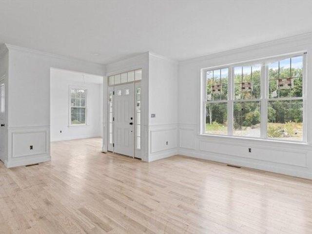 house with 4 bedroom, Grafton MA ES105061708