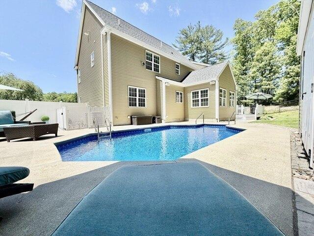 house with 4 bedroom, Grafton MA ES105105821