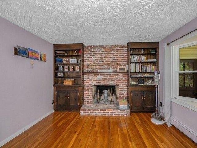 house with 4 bedroom, Grafton MA ES103496231