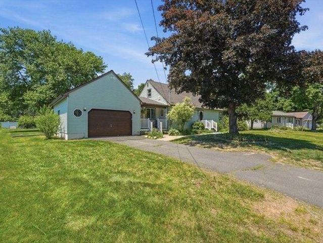 house with 4 bedroom, Granby MA ES104192982
