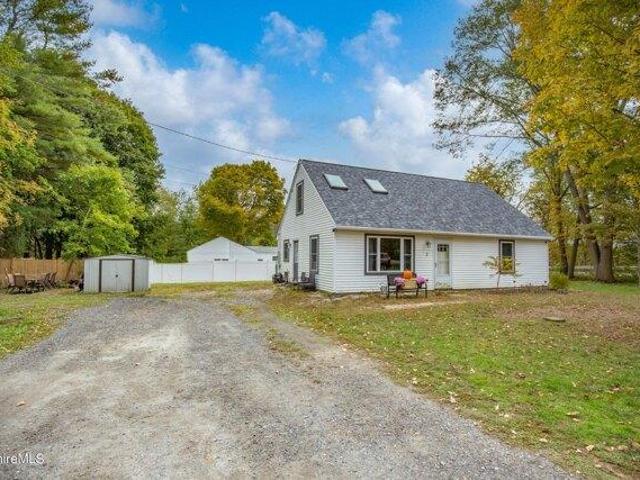 house with 4 bedroom, Great Barrington MA DLS102119112