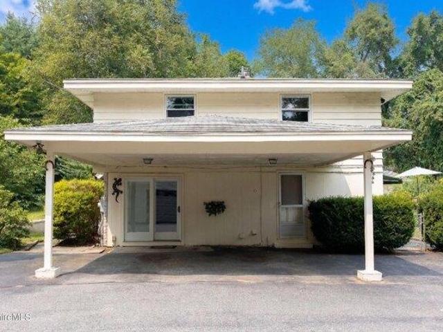 house with 4 bedroom, Great Barrington MA ES104542992