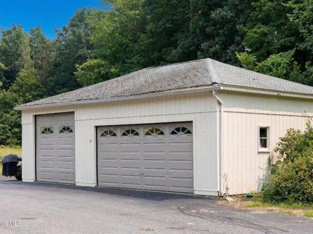 house with 4 bedroom, Great Barrington MA ES105229722