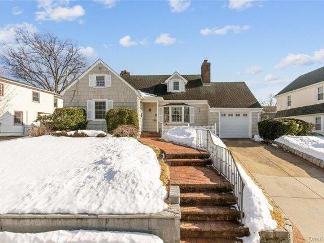 house with 4 bedroom, Great Neck NY DLS101800452