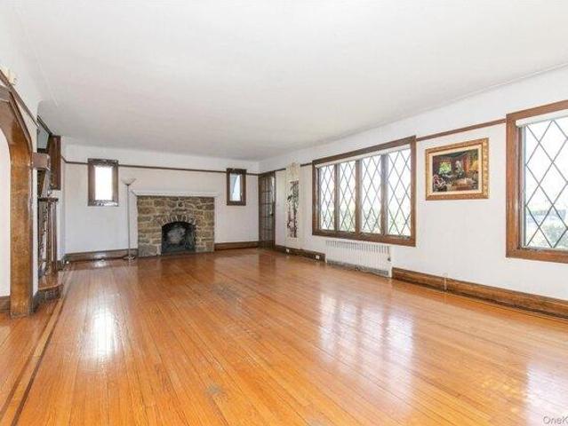 house with 4 bedroom, Great Neck NY ES105204255