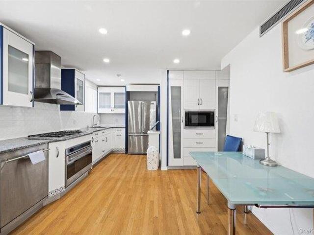 house with 4 bedroom, Great Neck NY ES105205845