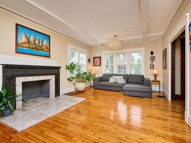 house with 4 bedroom, Greenfield MA DLS103017530