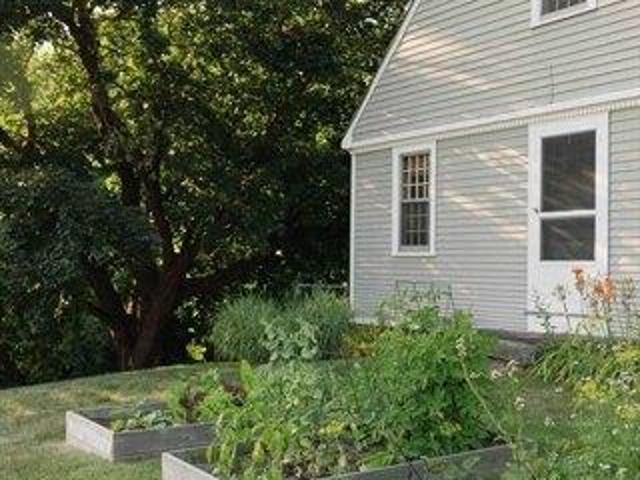 house with 4 bedroom, Greenfield MA ES105095324