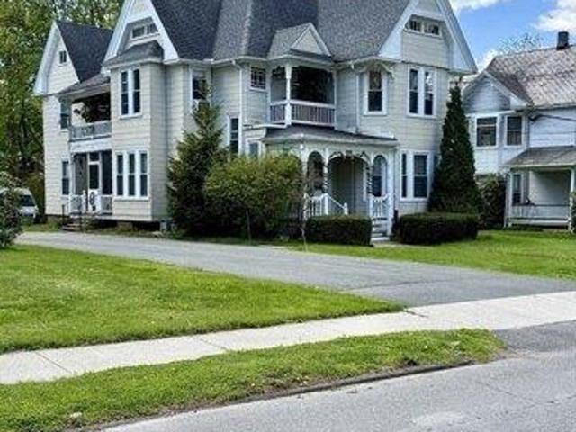 house with 4 bedroom, Greenfield MA ES105193552