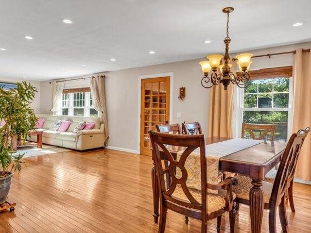 house with 4 bedroom, Guilford CT DLS102254714