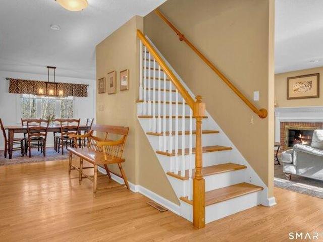 house with 4 bedroom, Guilford CT DLS103072929