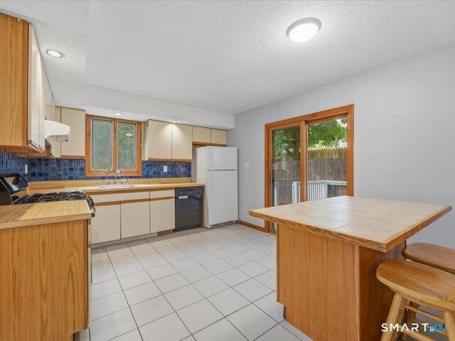 house with 4 bedroom, Hamden CT ES104853258