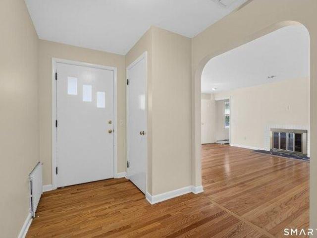 house with 4 bedroom, Hamden CT ES104232884