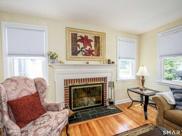 house with 4 bedroom, Hamden CT ES105192348