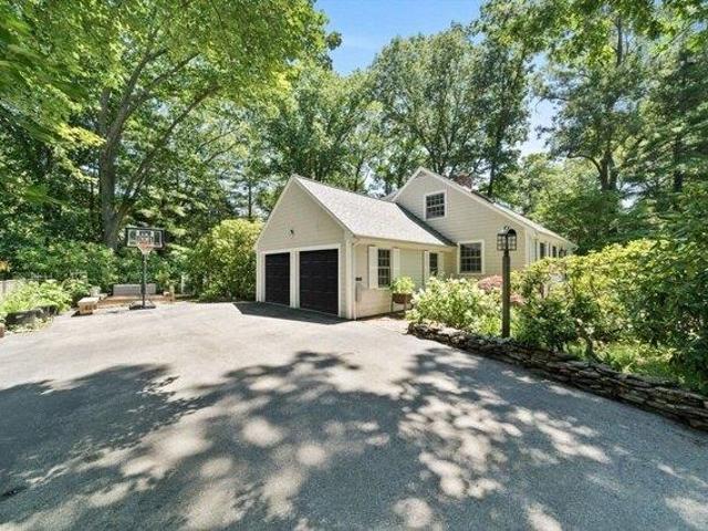 house with 4 bedroom, Hamilton MA ES104513185