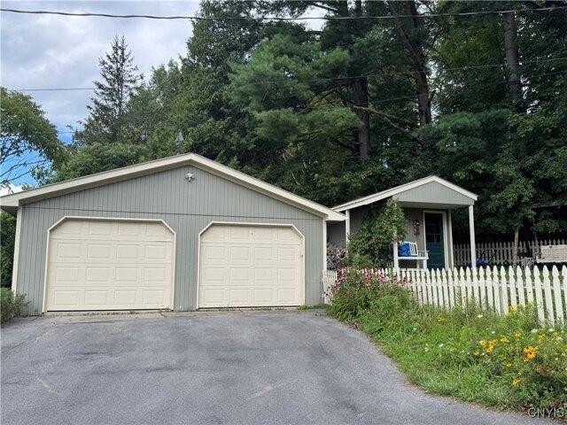 house with 4 bedroom, Hamilton NY ES103622052