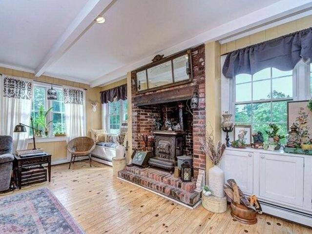 house with 4 bedroom, Hampstead NH ES105106531