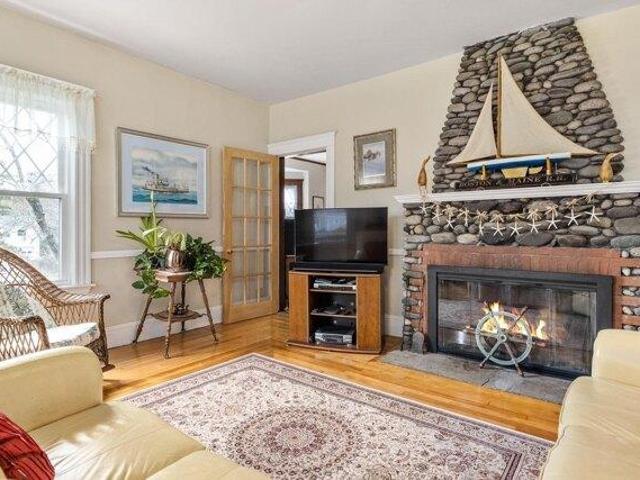 house with 4 bedroom, Hampton NH DLS102560510