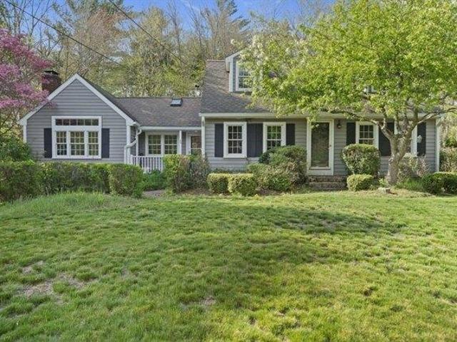 house with 4 bedroom, Hanover MA ES104045174