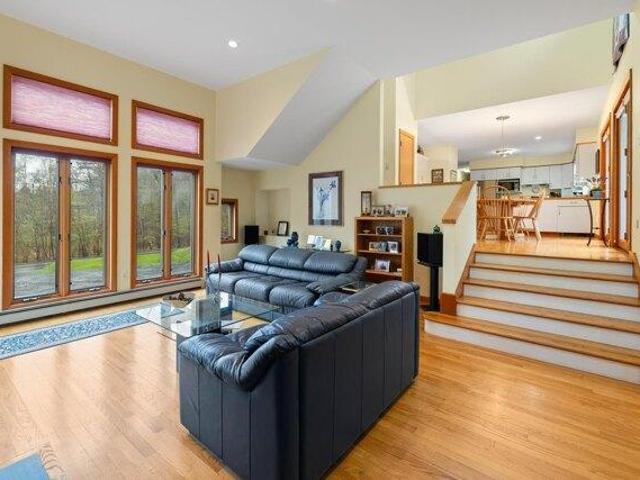 house with 4 bedroom, Hanover NH ES103433539