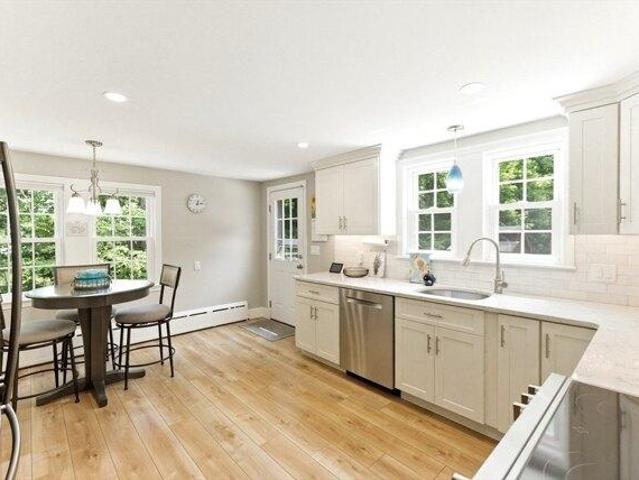 house with 4 bedroom, Hanson MA ES104848701