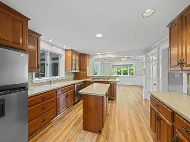 house with 4 bedroom, Hanson MA ES104076046