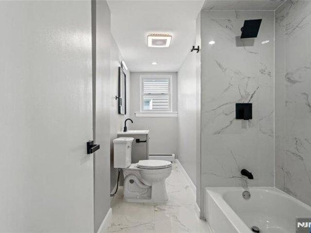 house with 4 bedroom, Hackensack NJ DS102281839