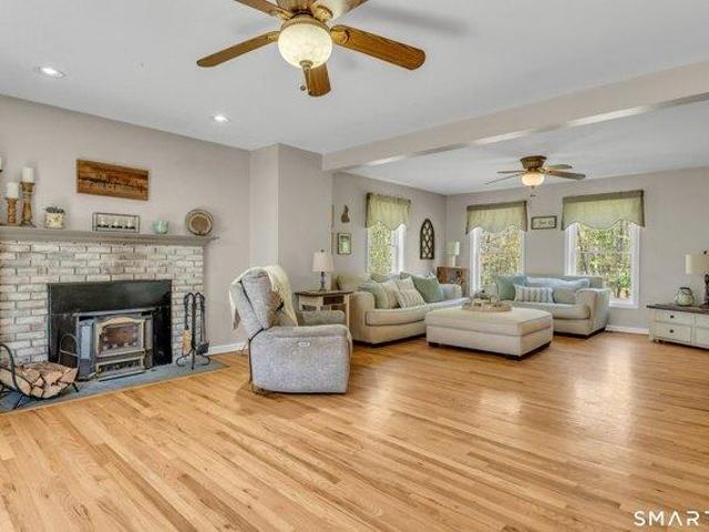 house with 4 bedroom, Haddam CT ES104445311