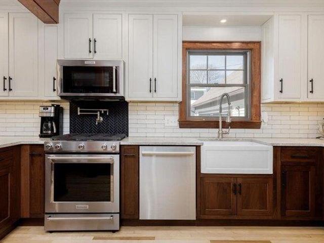 house with 4 bedroom, Hartford VT DLS102253915